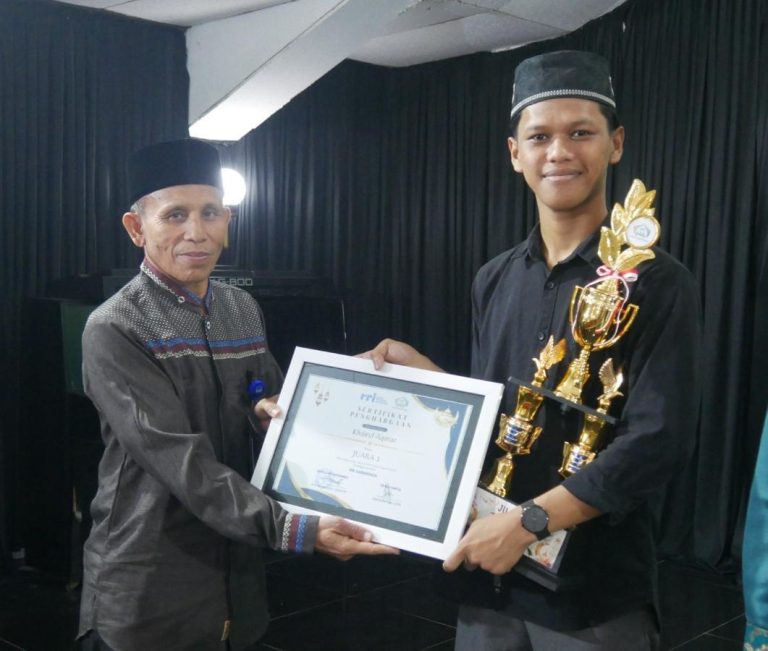 4 Mahasiswa UIN Sultan Aji Muhammad Idris Samarinda Raih Juara di PTQ LPP RRI Kota Samarinda ...